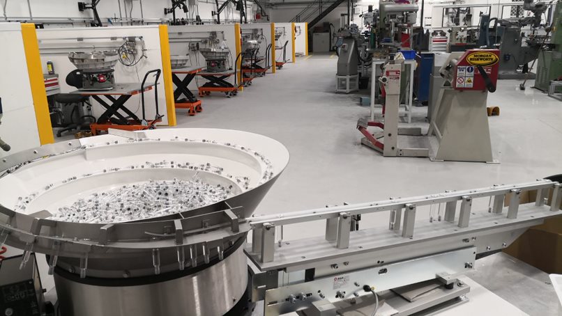 Bowl Feeder Handles Glass Vial Case Study | RNA Automation