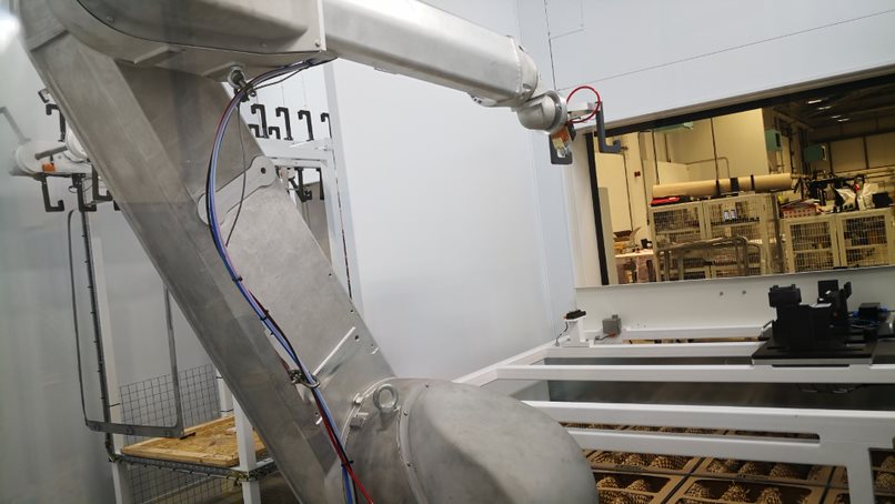 Robotic Spray Booth for Panoramic Frame | RNA Automation