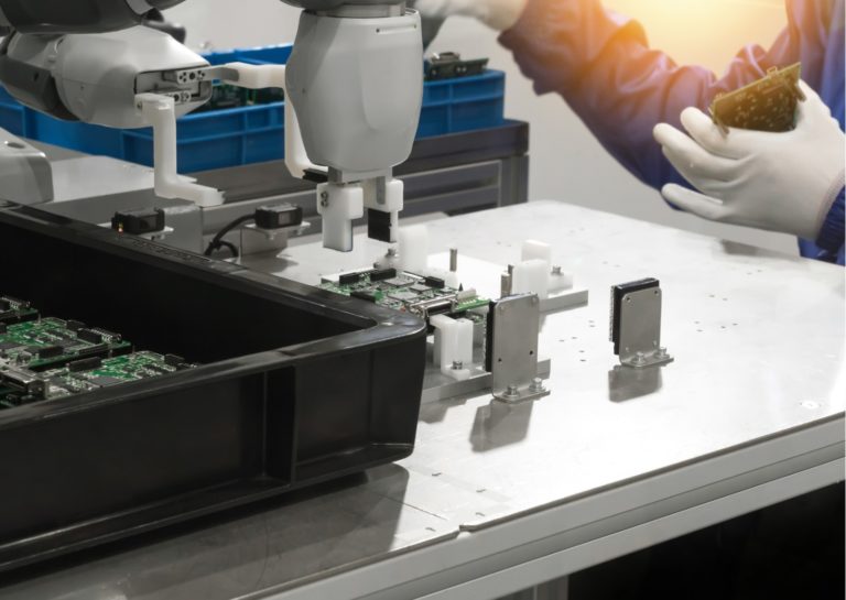 What are collaborative robots and how are they used? - RNA Automation