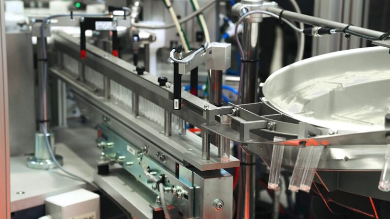 Automated Vial Filling and Labelling Machine - RNA Automation