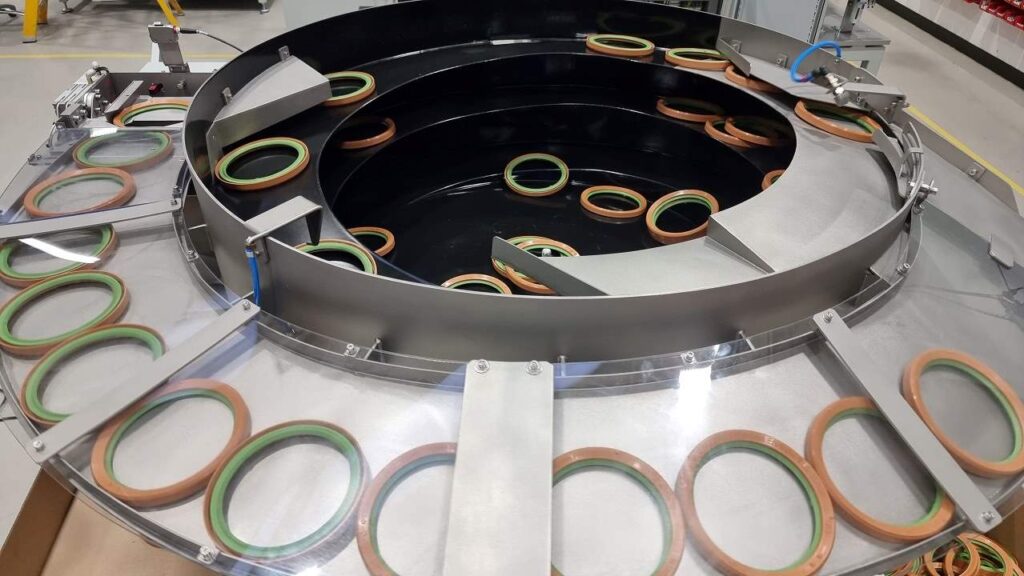 Bowl Feeder to feed and orientate Retaining Rings - RNA Automation