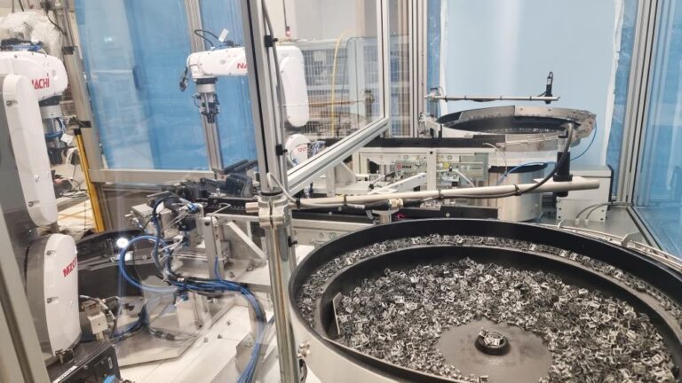 Robot Clipping Machine for Car Armrests - RNA Automation